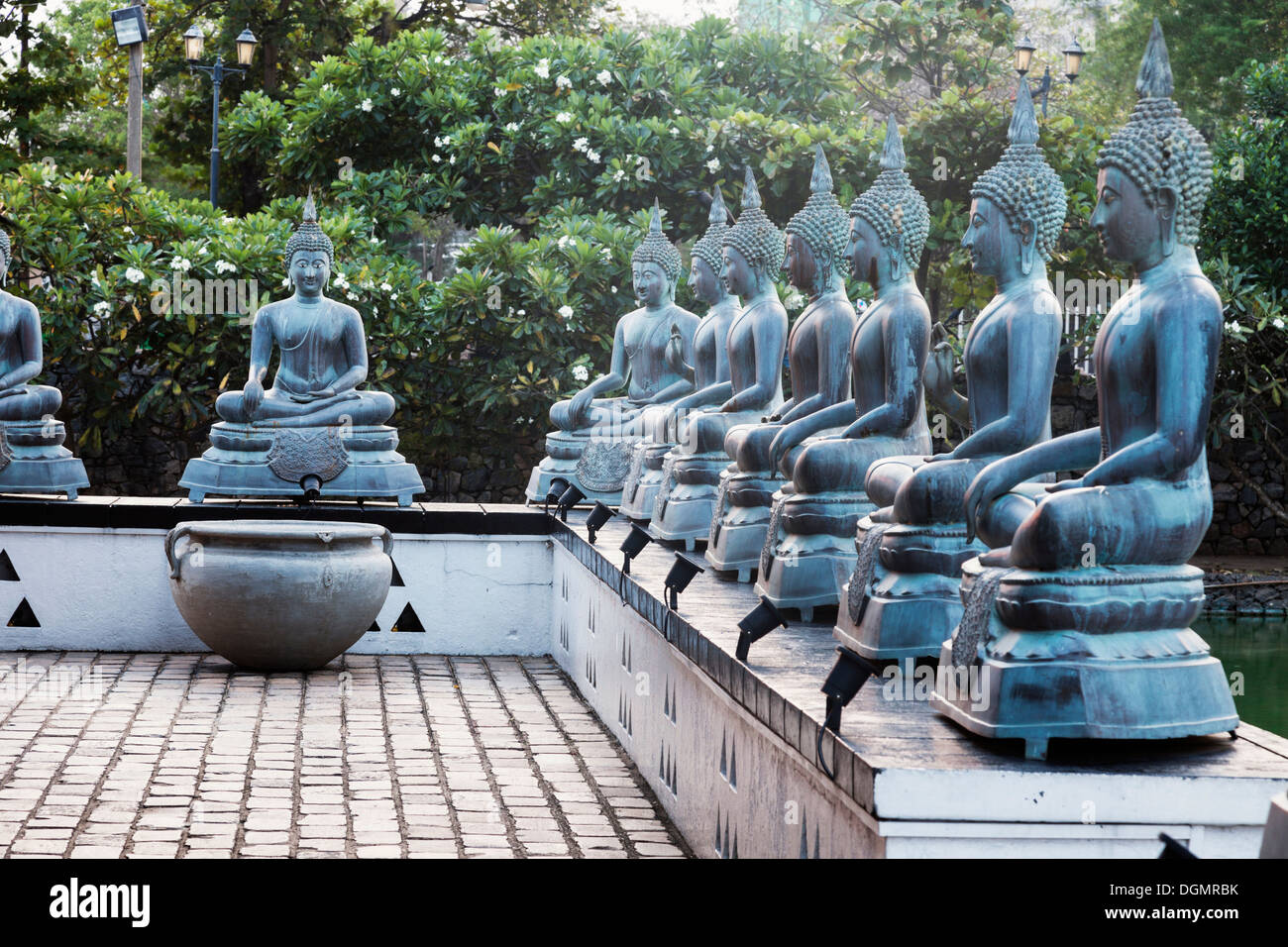 Sri Lanka, Colombo, Buddha statues in Gangaramaya Temple Stock Photo ...