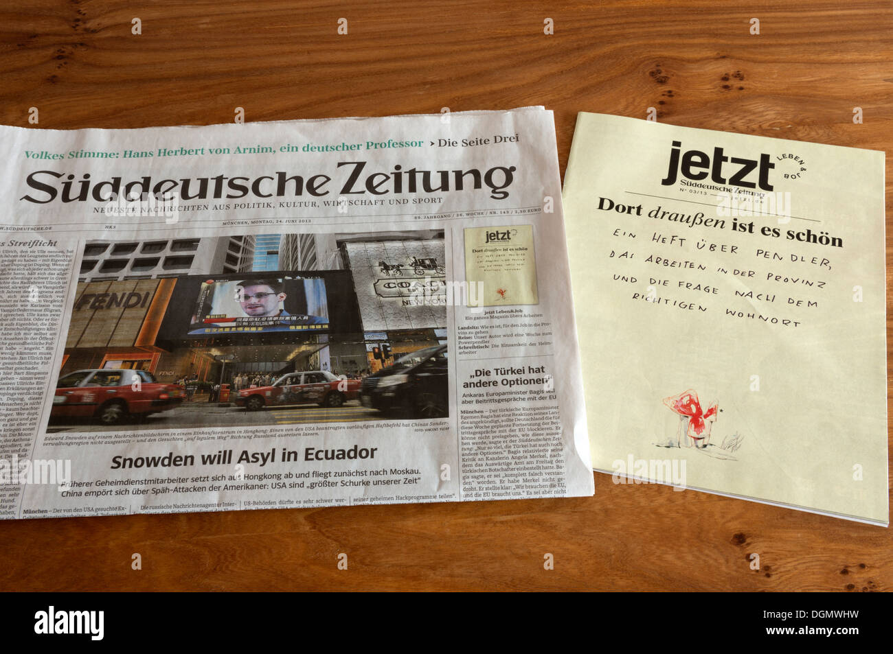 Weekend newspaper supplements hi-res stock photography and images - Alamy