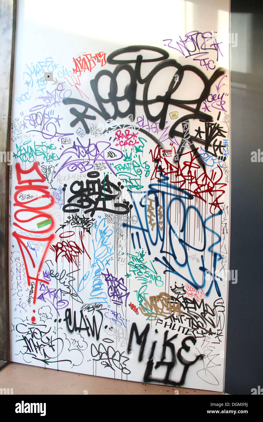 New York, New York, USA. 21st Oct, 2013. A view of a graffiti tag wall ...