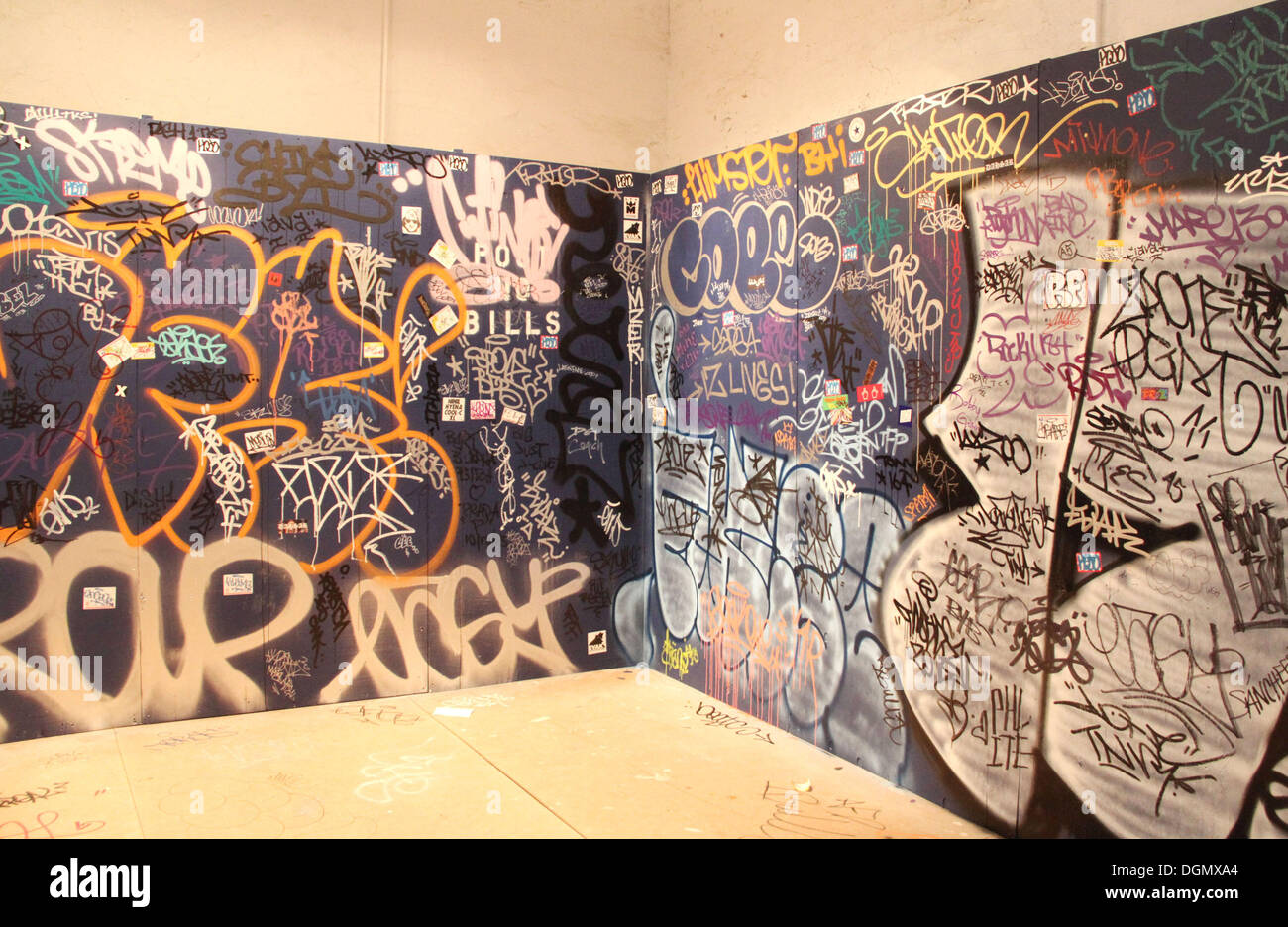 New York, New York, USA. 21st Oct, 2013. A view of a graffiti tag wall ...