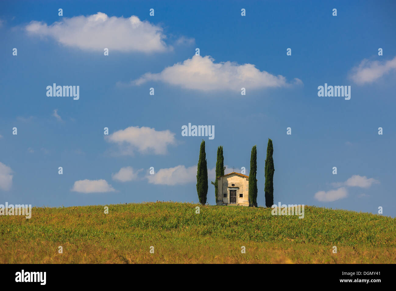 Little chapel tuscany hi-res stock photography and images - Alamy