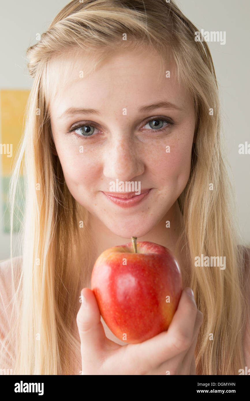 The apple girl hi-res stock photography and images - Alamy