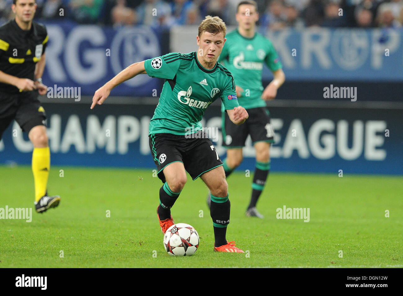 Gelsenkirchen, Germany. 22nd Oct, 2013. Schalke's Max Meyer plays the ...