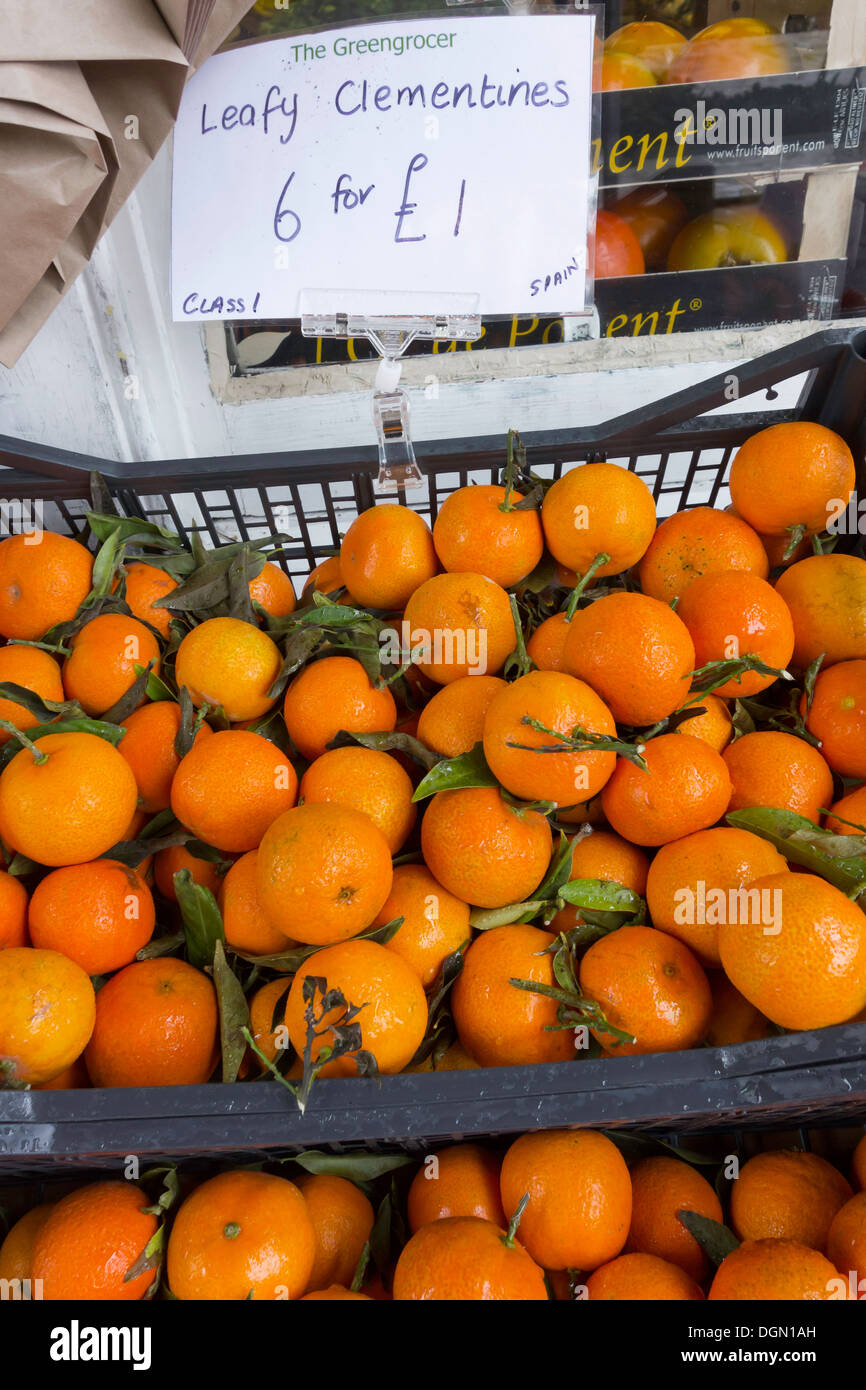 Leafy clementines hi-res stock photography and images - Alamy