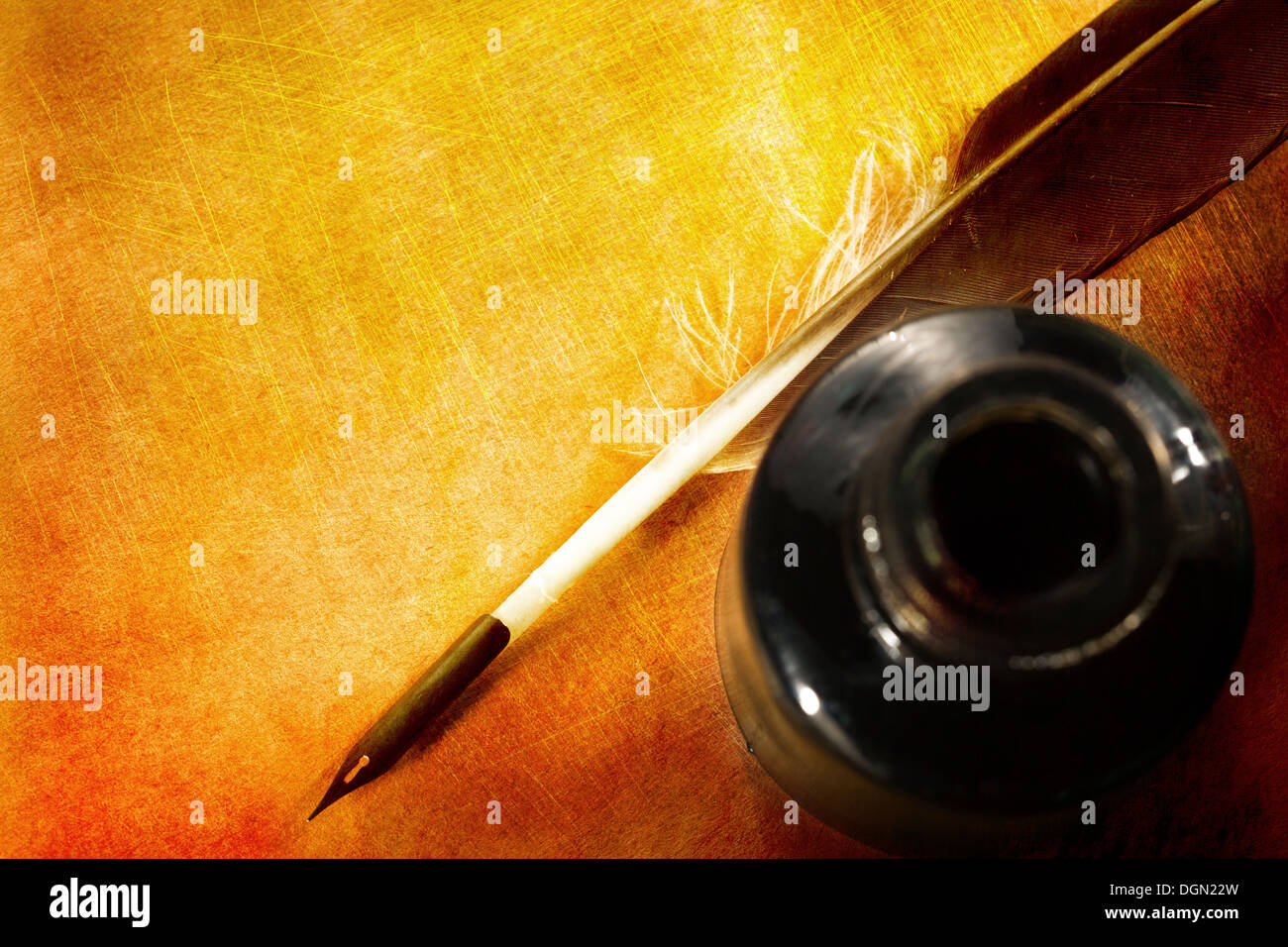 Vintage inkwell and paper hi-res stock photography and images - Alamy