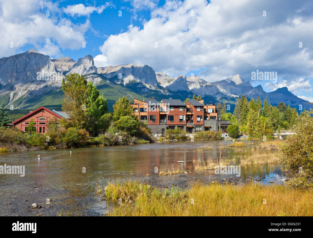 Town canmore alberta hi-res stock photography and images - Alamy