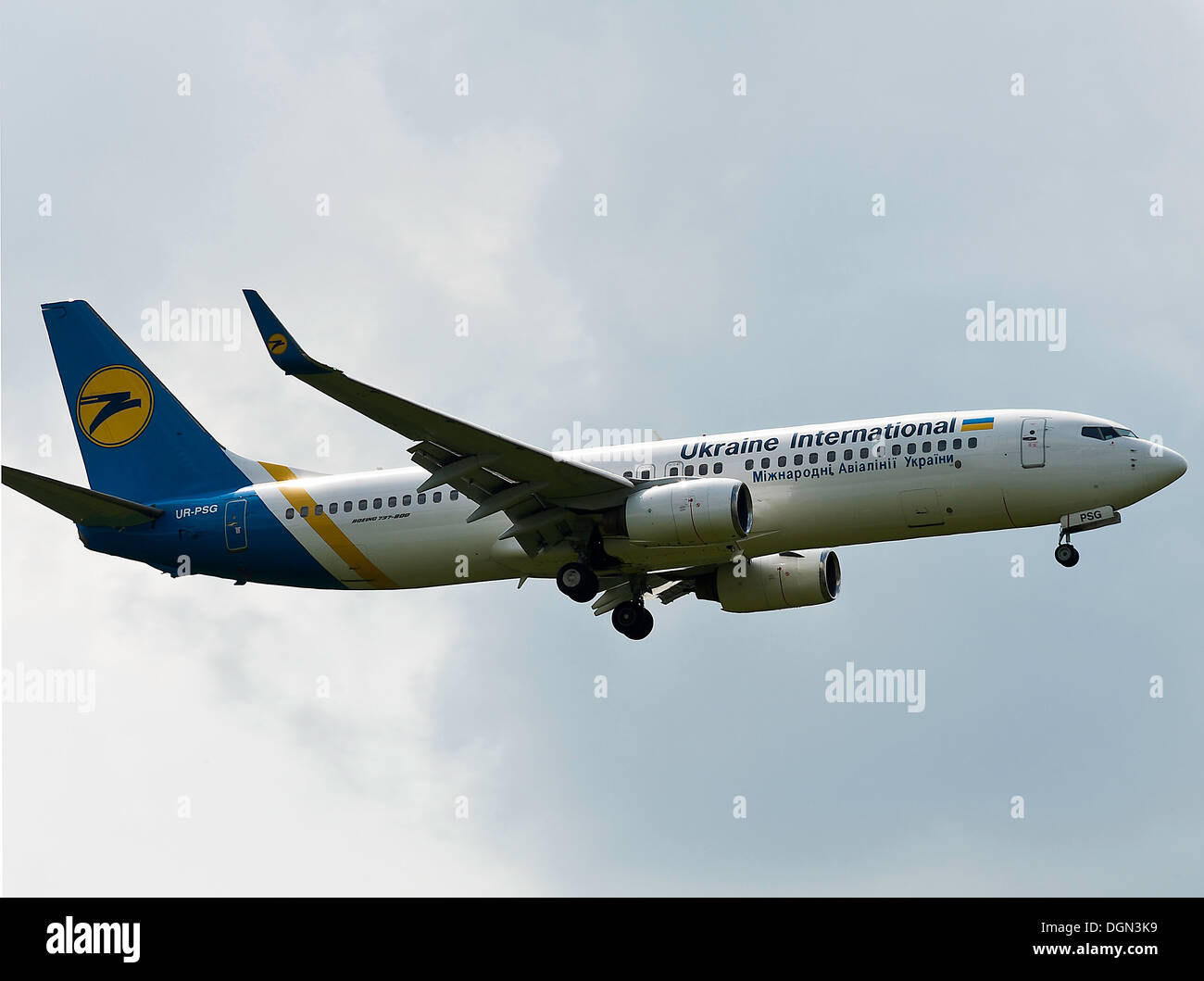 Ukraine International Airlines Boeing 737 Airliner on Approach for ...