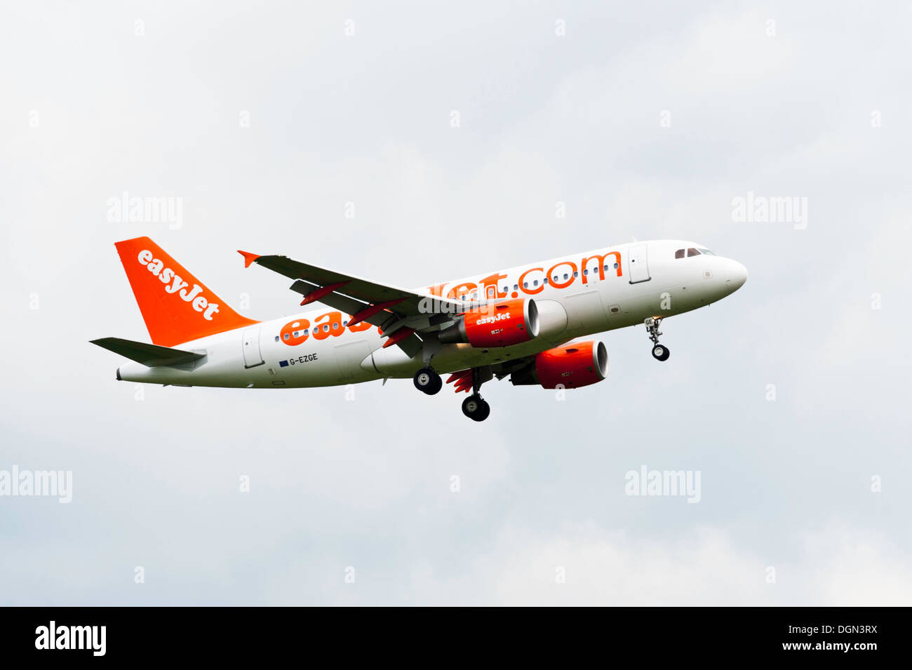 Easyjet airbus a319 a319 100 aircraft hi-res stock photography and ...