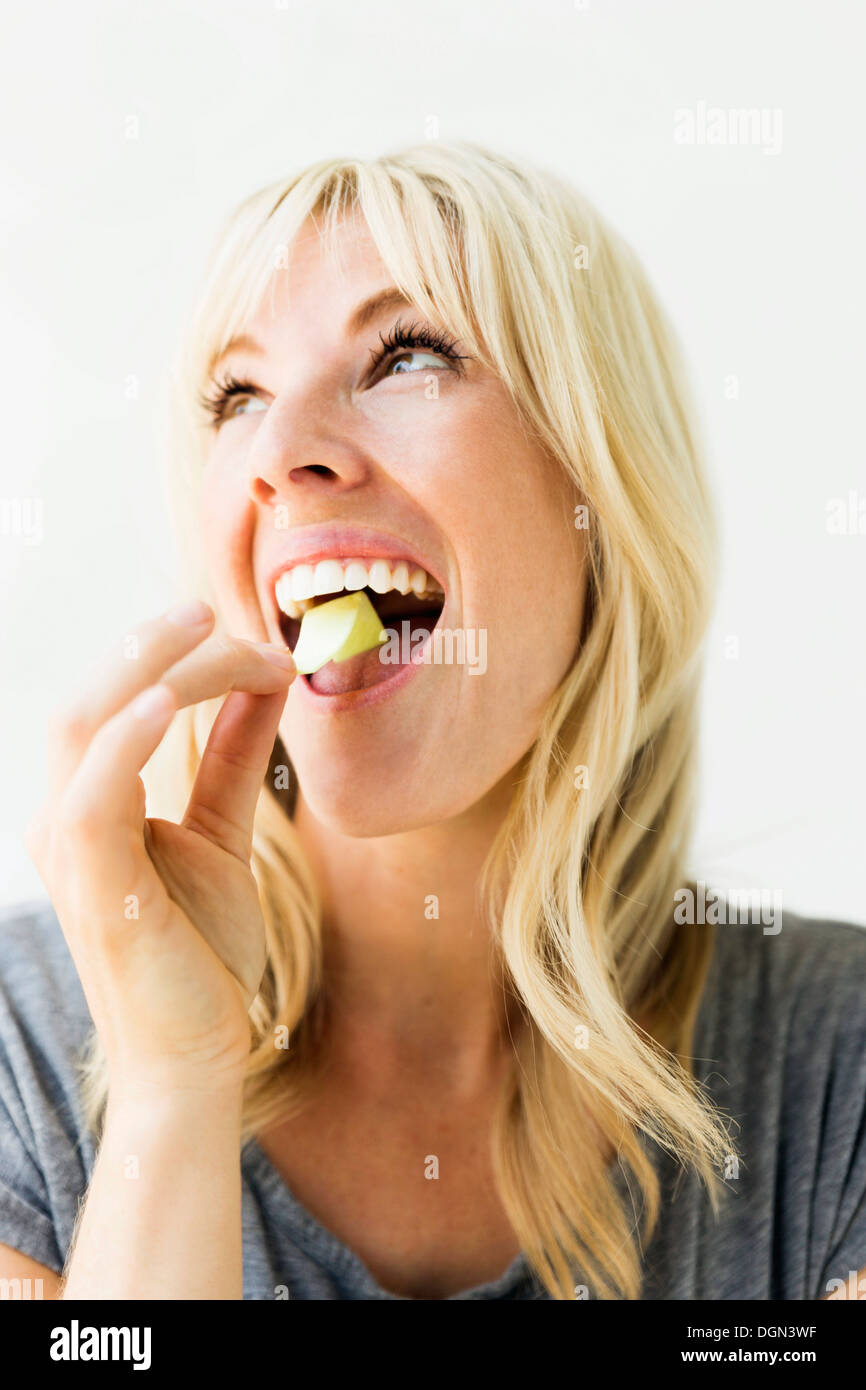 Gum 34 hi-res stock photography and images - Alamy