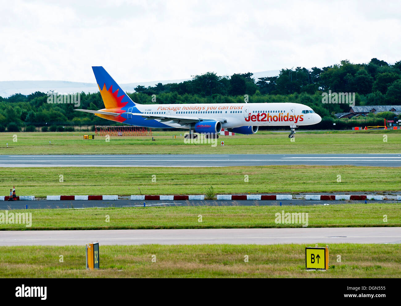 Jet2 com boeing 757 200 aeroplane hi-res stock photography and images ...