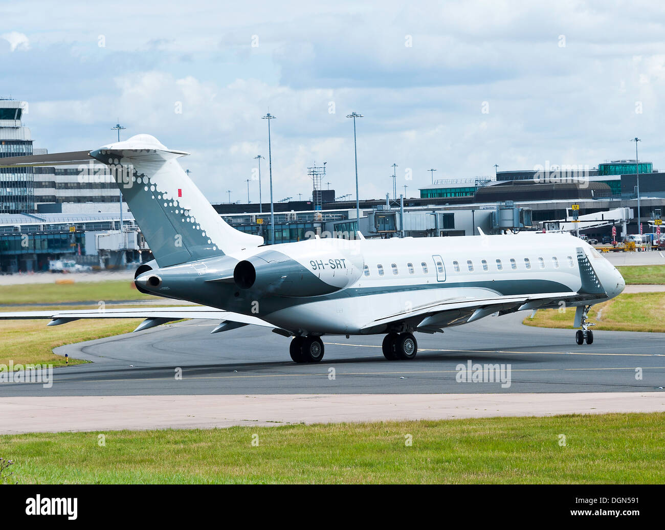 Bombardier bd 700 global express hi-res stock photography and images ...