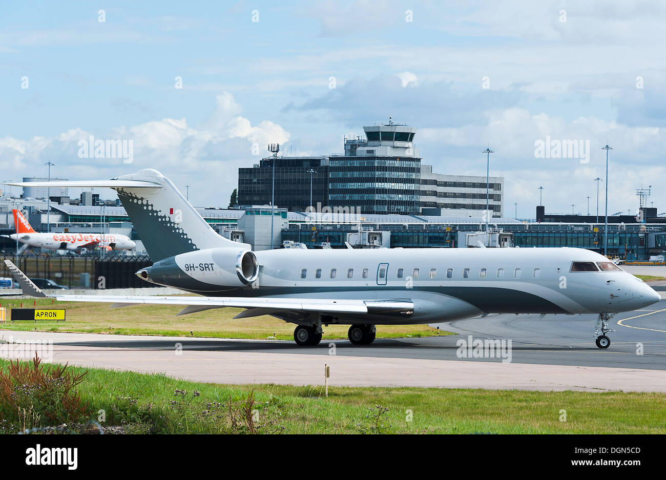 Bombardier bd 700 global express hi-res stock photography and images ...
