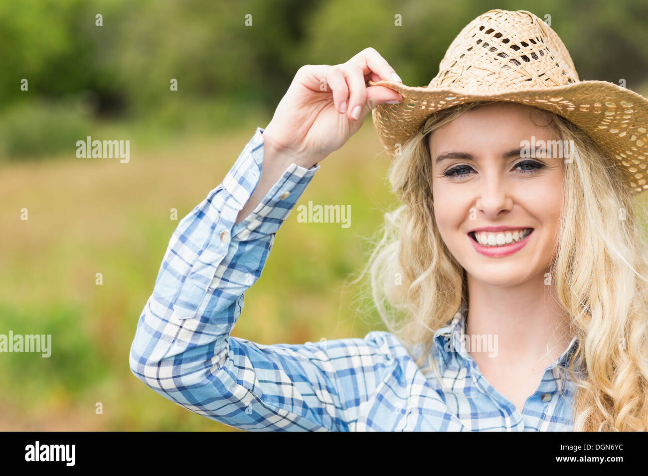 Pretty young woman wearing a straw hat Stock Photo - Alamy