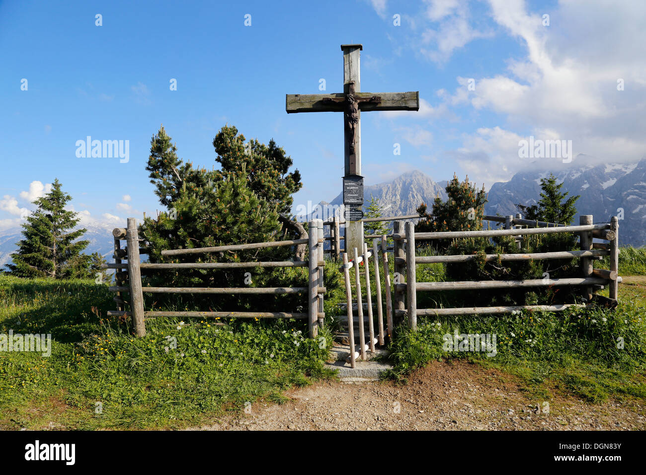 Ross field cross hi-res stock photography and images - Alamy