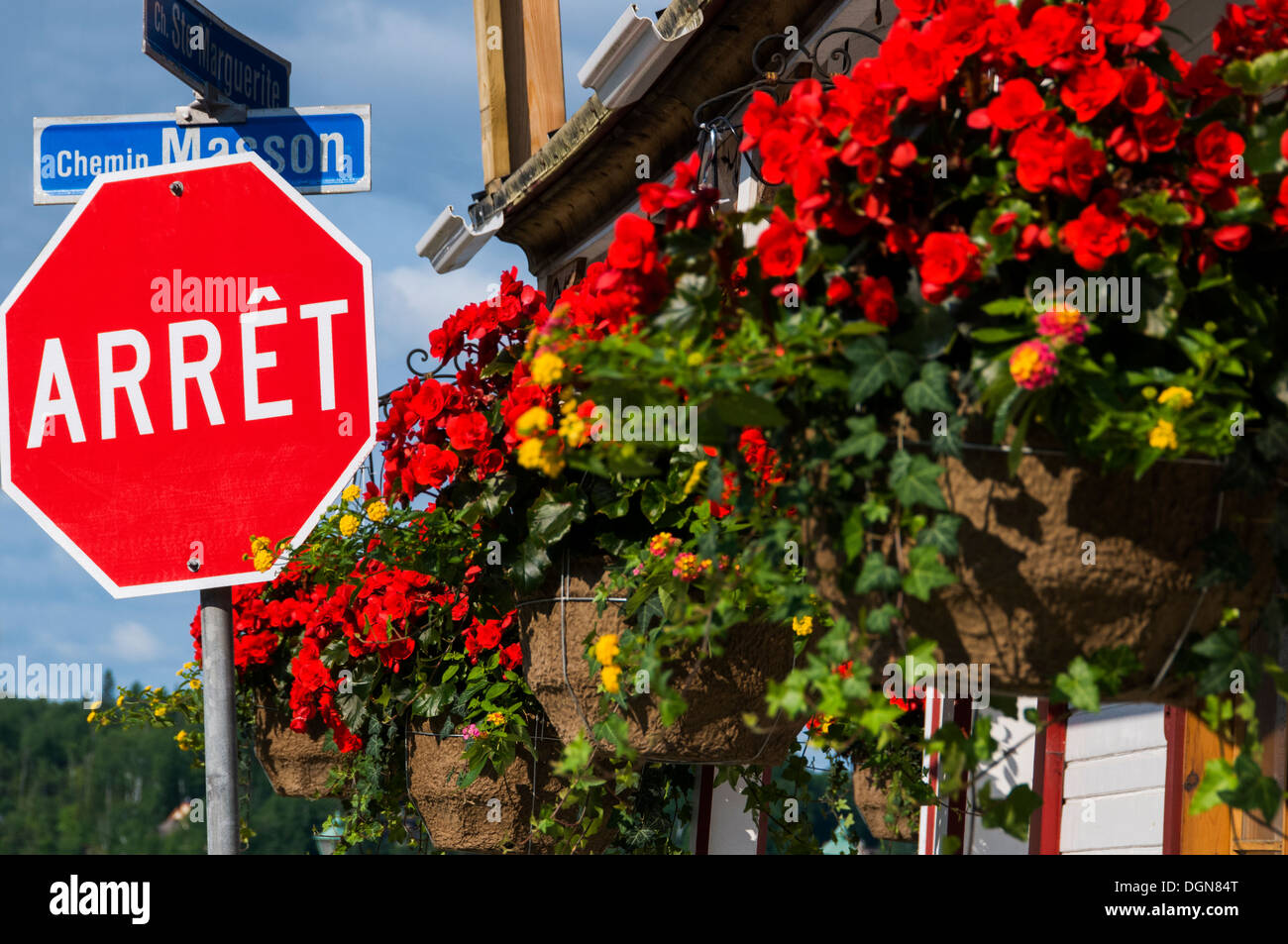 Quebec road signs hi-res stock photography and images - Alamy