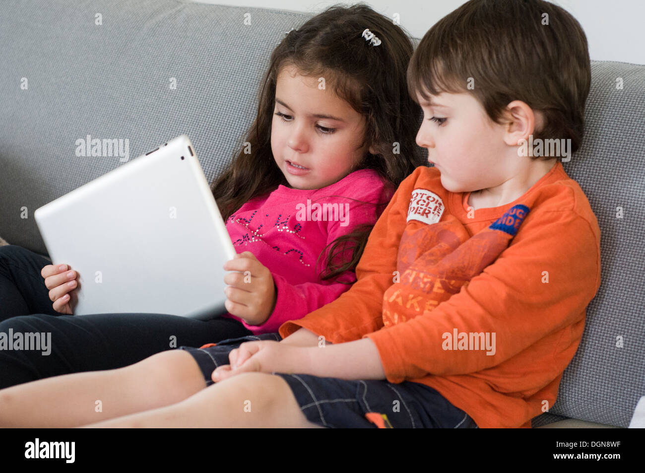 Children computers technology hi-res stock photography and images - Alamy