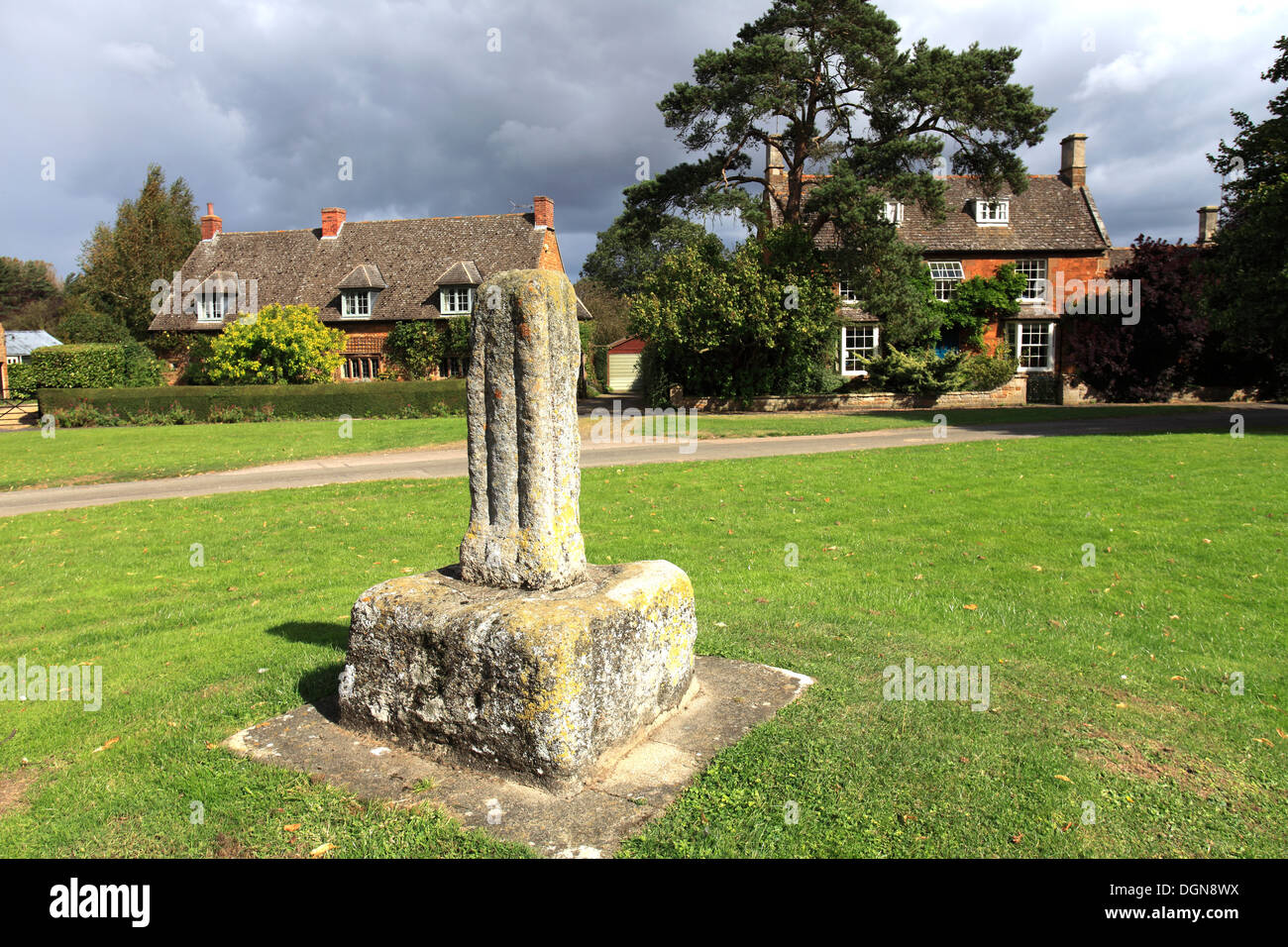 The village green, Lyddington village, Rutland County, England, UK ...