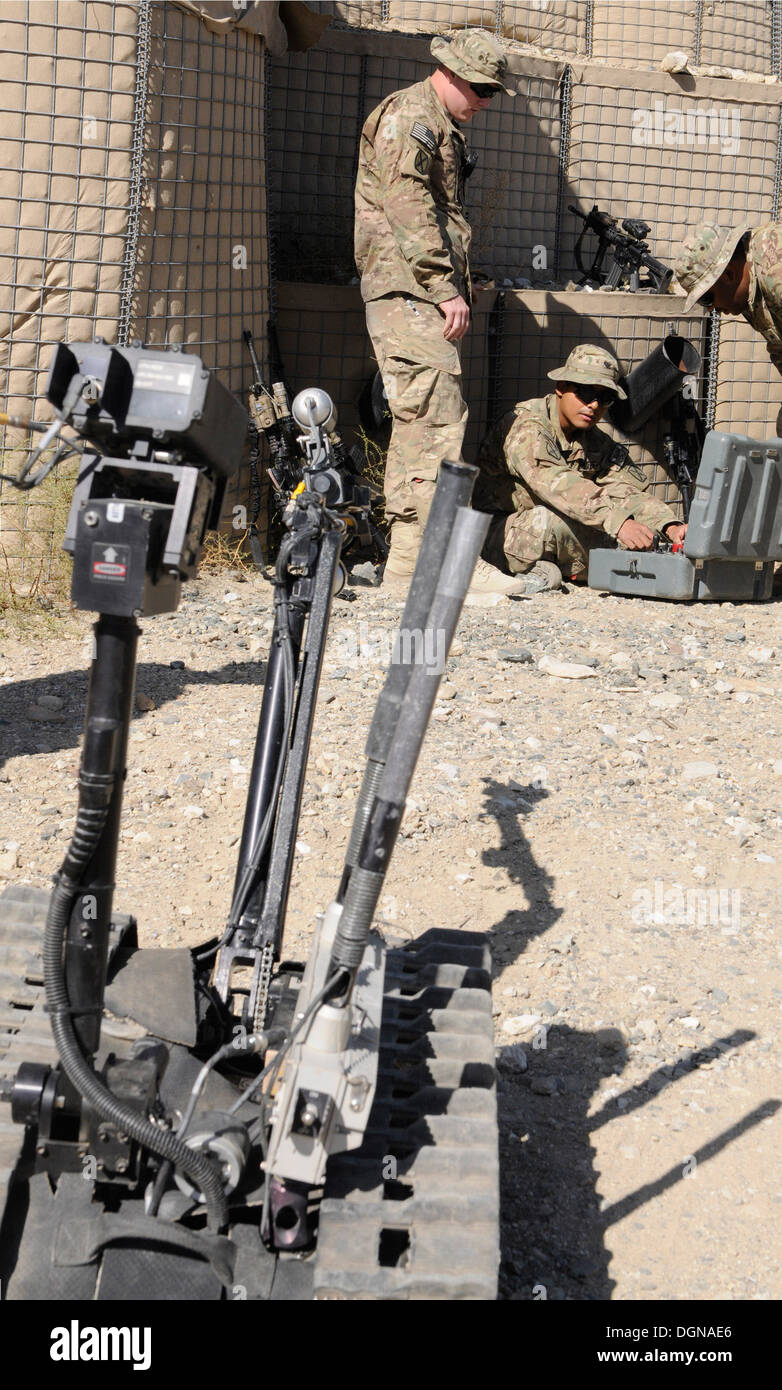 Soldiers from, 2nd Battalion, 4th Infantry Regiment, learn the basics ...