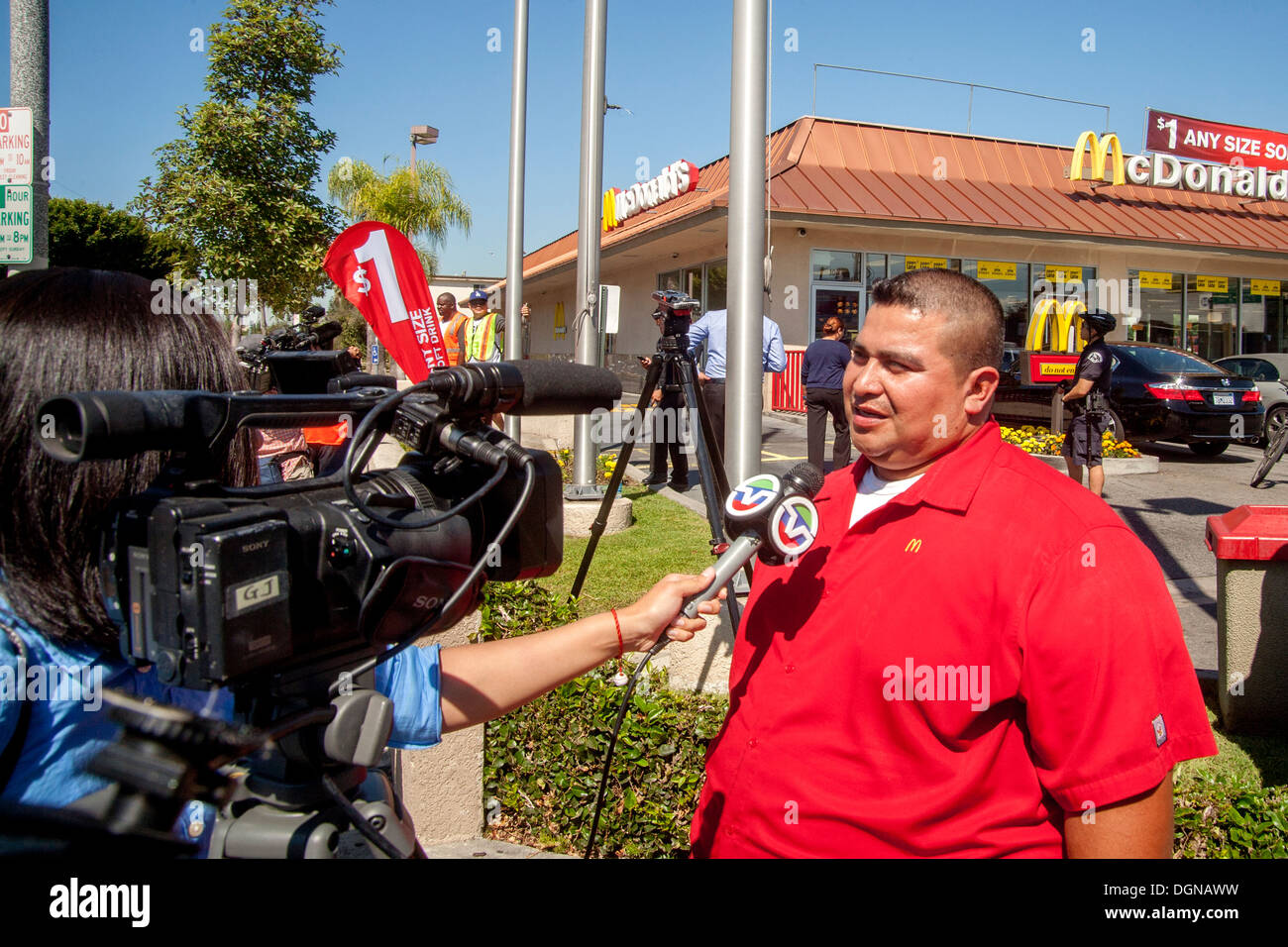 Journalist appearance hi-res stock photography and images - Alamy