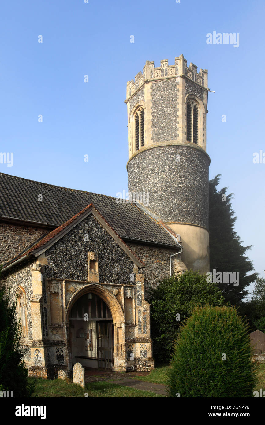 Misty morning, St Remigius parish church, Roydon village, Norfolk ...