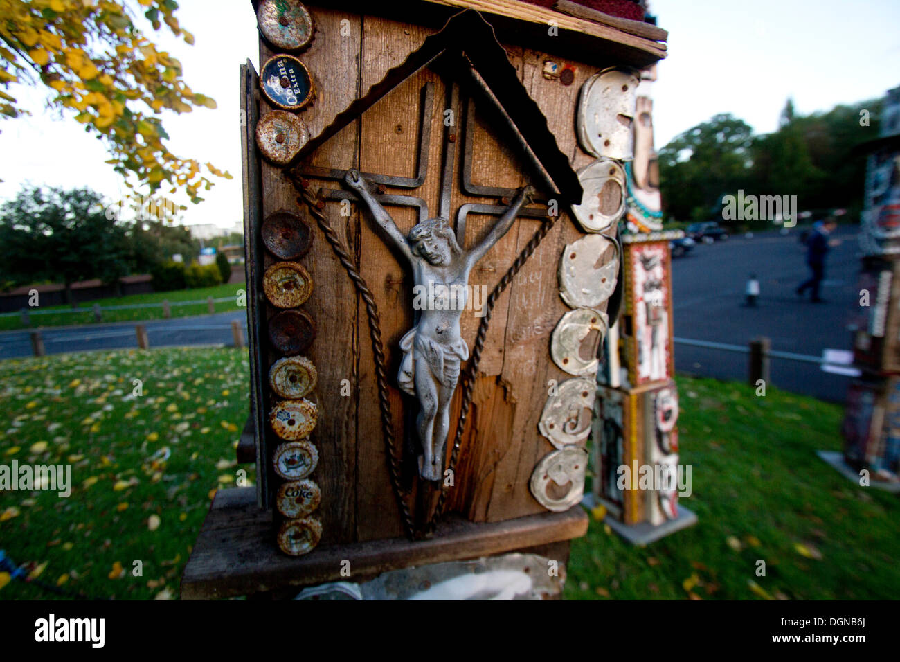 London, UK. 23rd Oct, 2013. A totem sculpture by artist Jim Sanders at ...