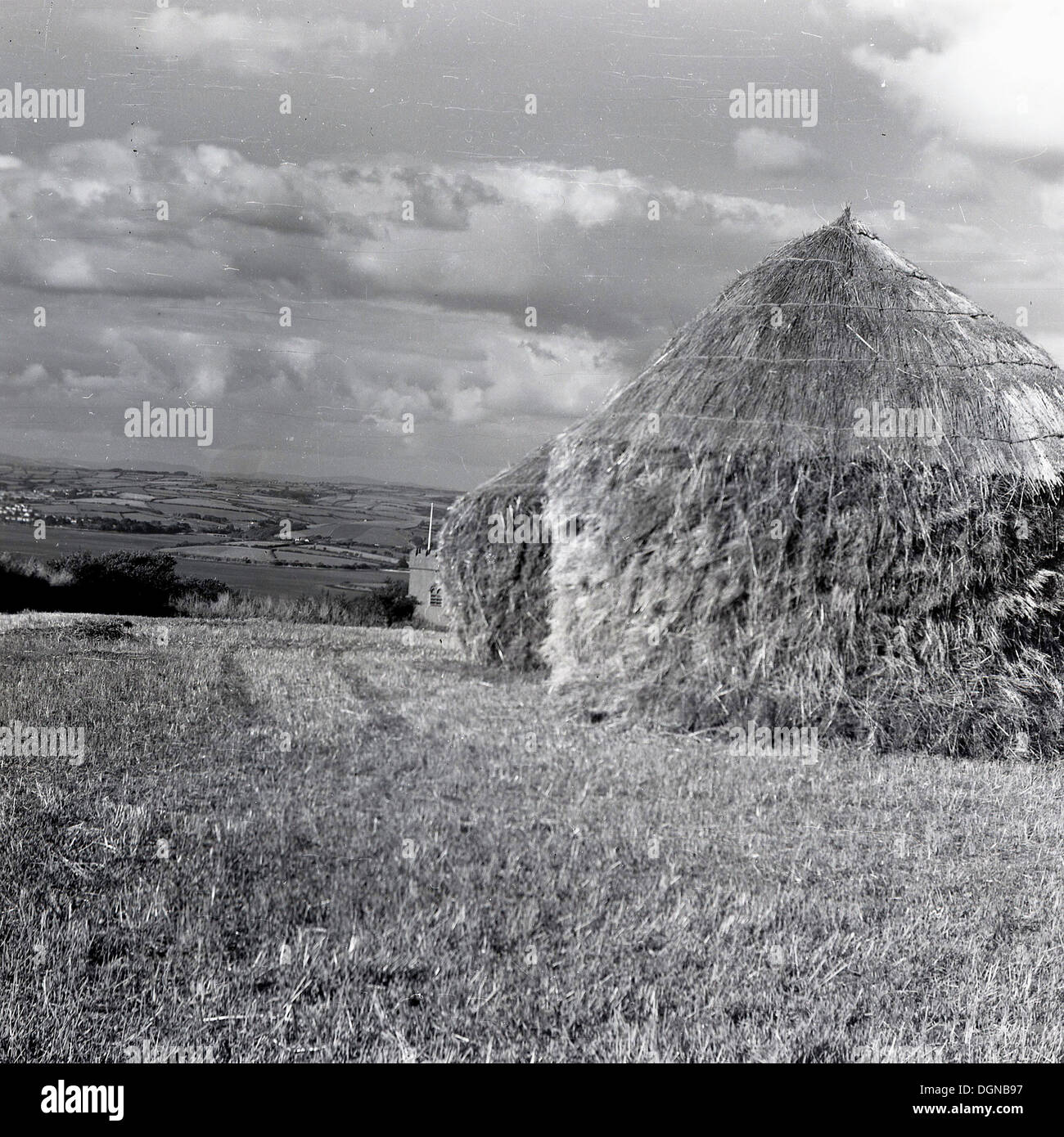 Large thatched haystack hi-res stock photography and images - Alamy