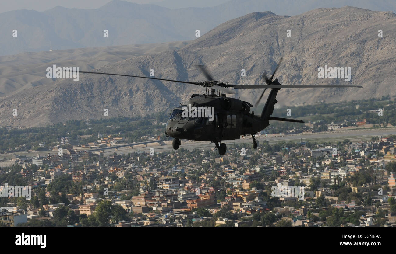 A uh 60l black hawk helicopter from a company hi-res stock photography ...