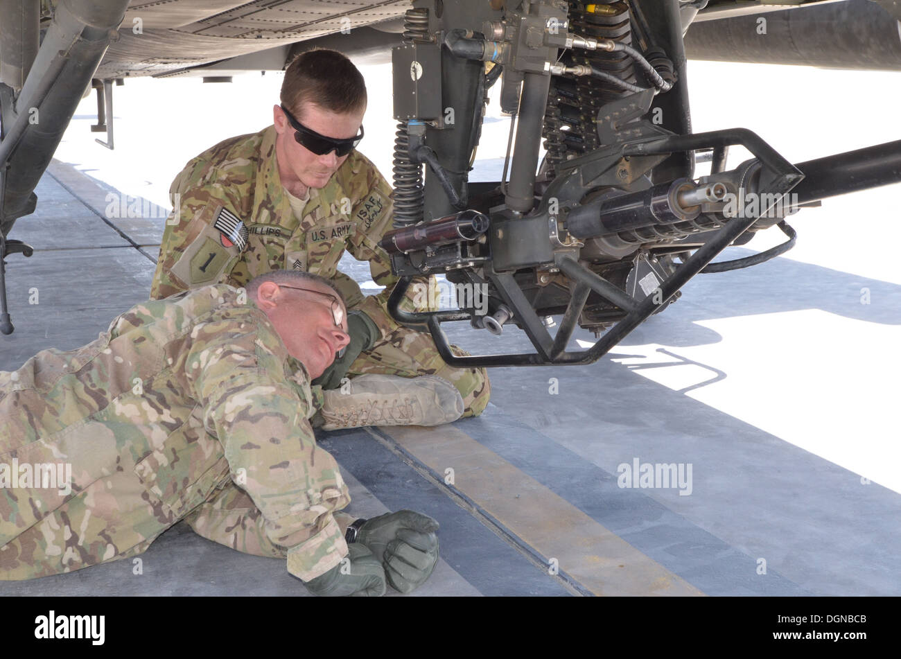 Observing his student, Sgt. Cameron Phillips, an AH-64 Apache armament ...