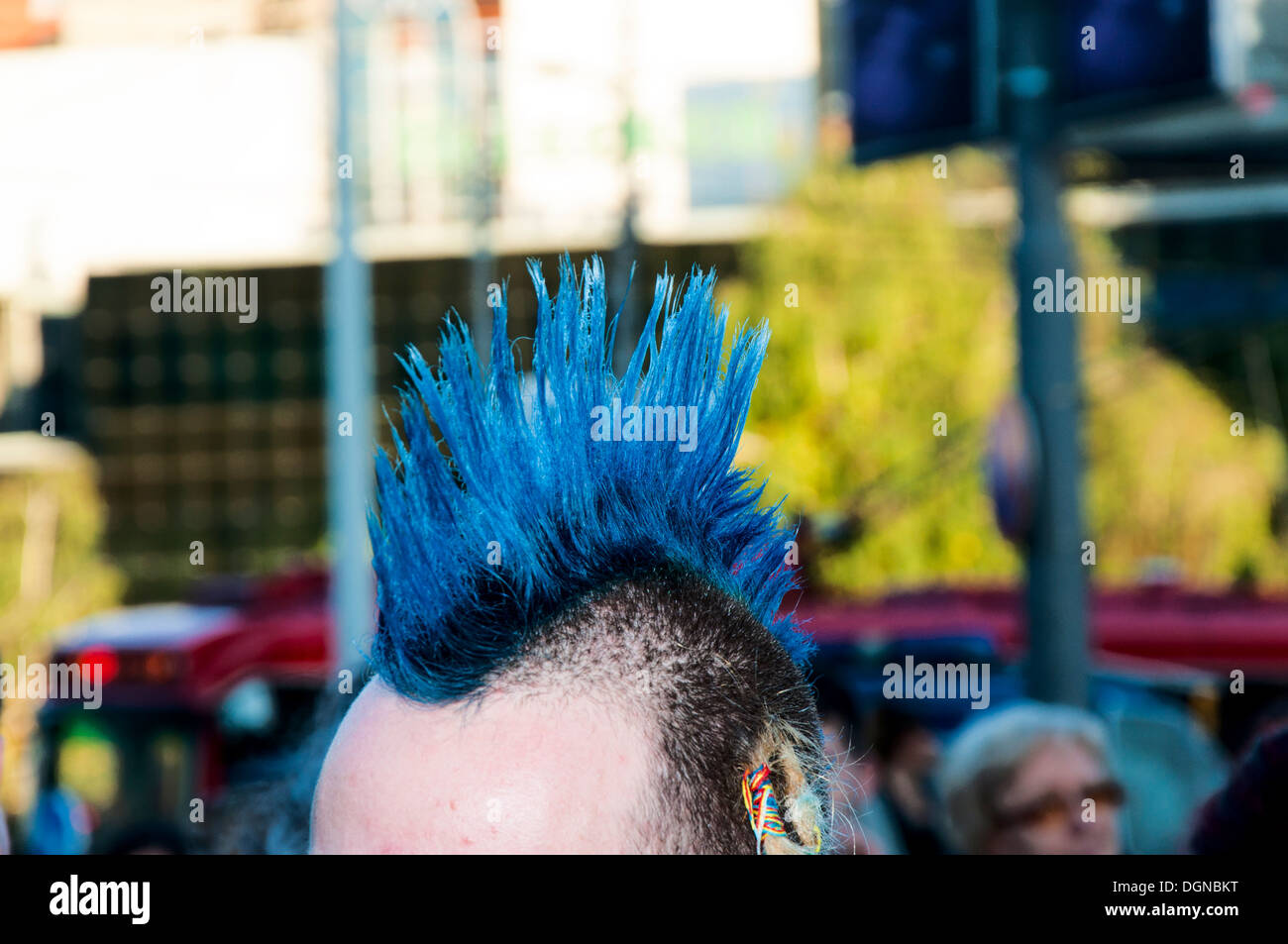 Man wearing Cherokee hairstyles outdoor Stock Photo - Alamy