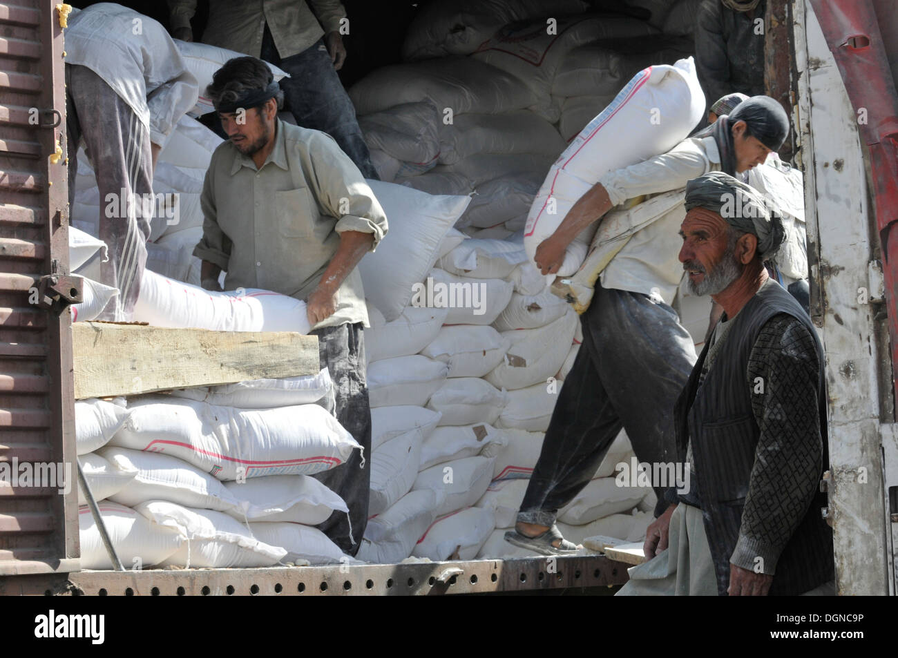 An afghan laborer in the fo hi-res stock photography and images - Alamy