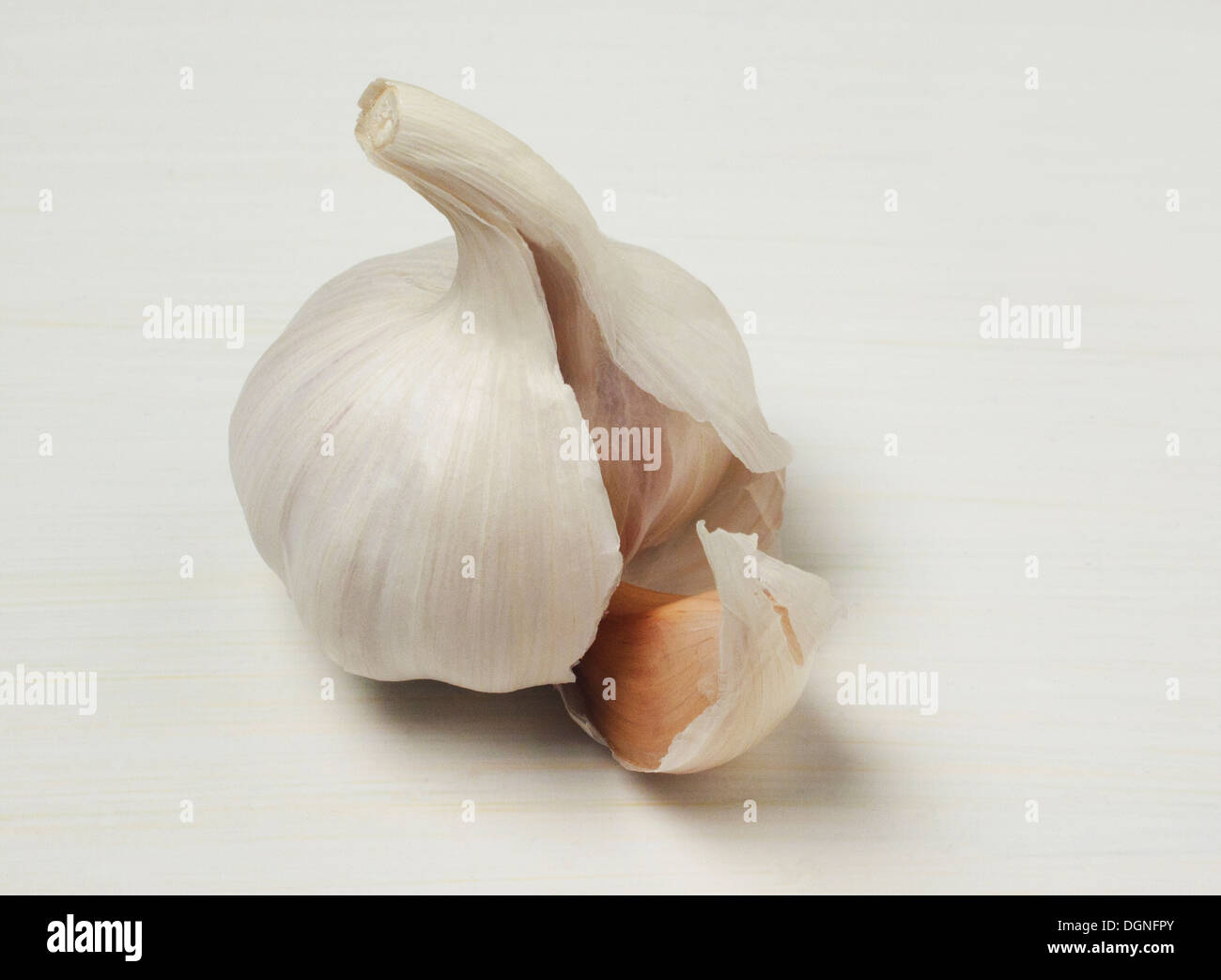 Open garlic hi-res stock photography and images - Alamy
