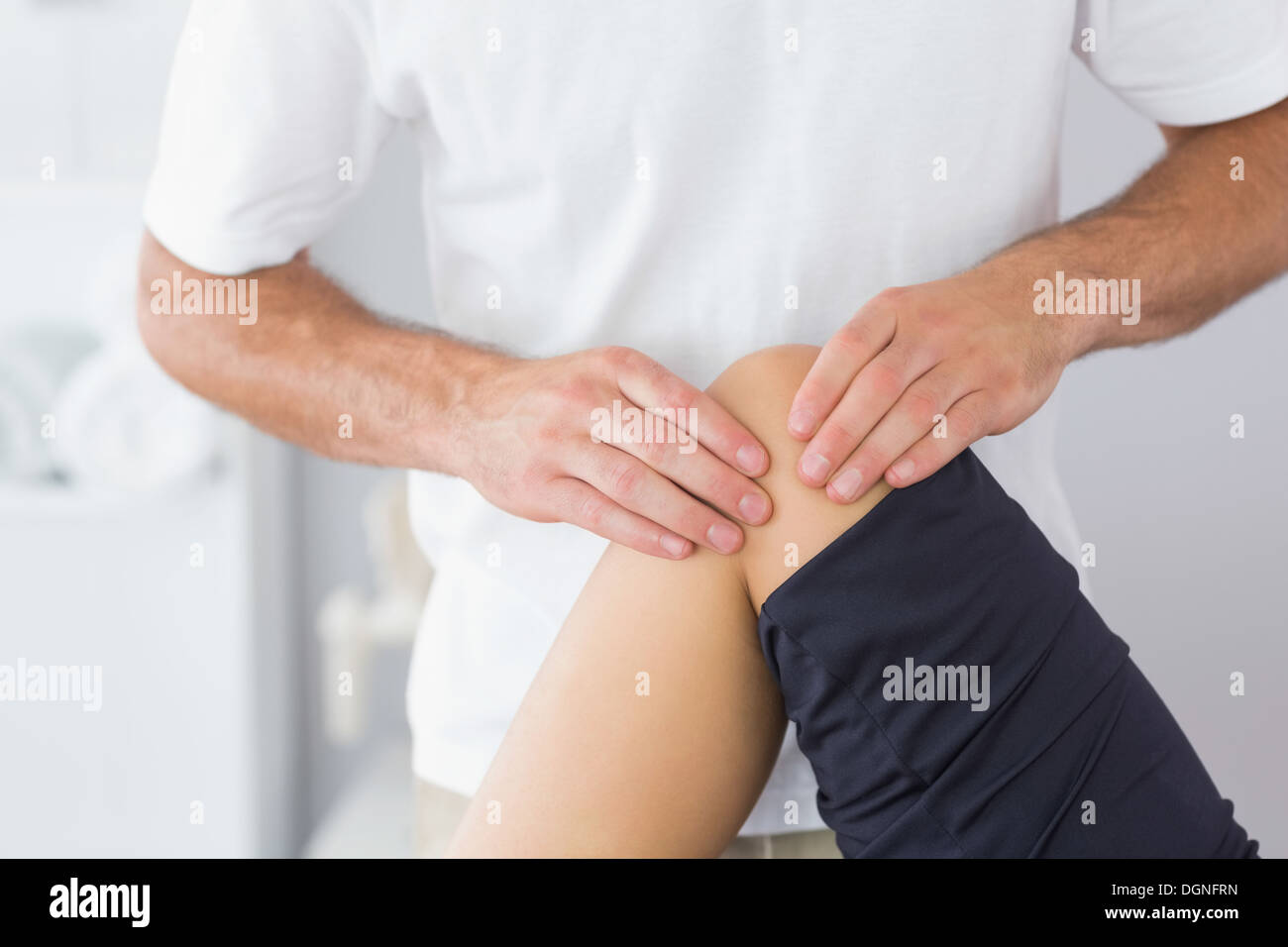 Knee manipulation hi-res stock photography and images - Alamy