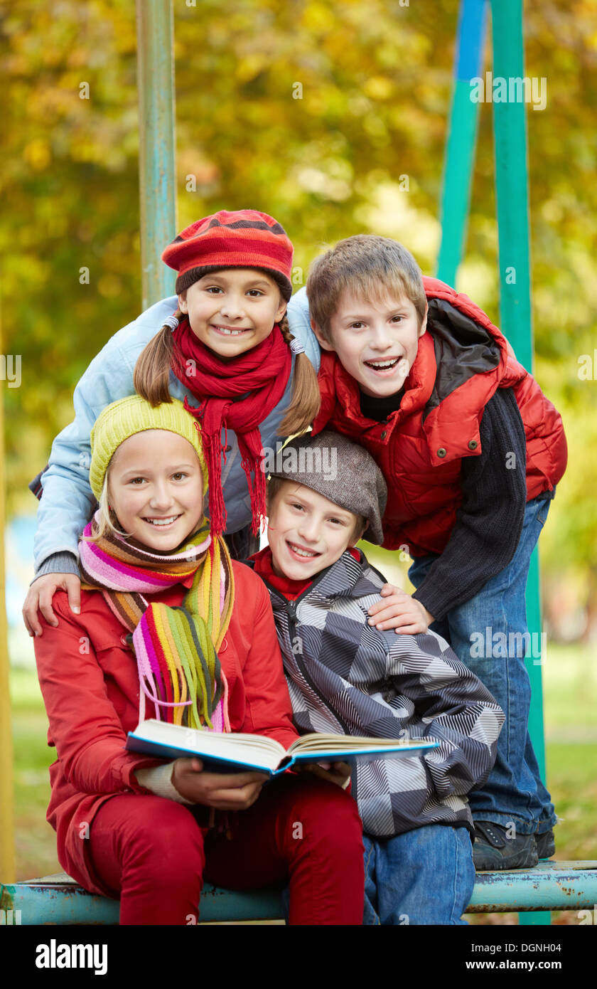 Group of kids reading outdoors hi-res stock photography and images - Alamy