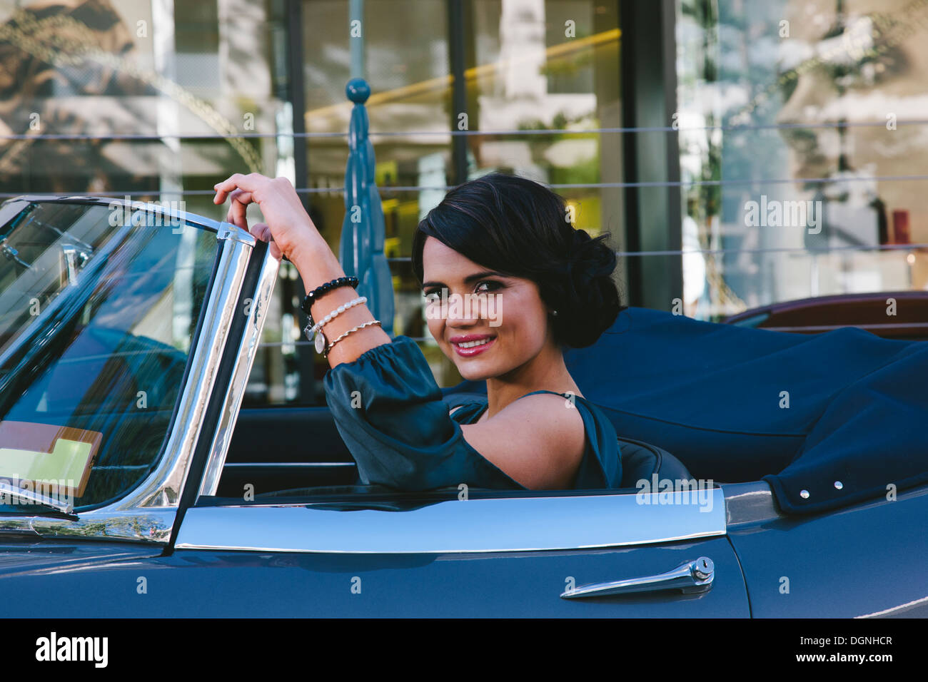 Girl driving classic car hi-res stock photography and images - Alamy