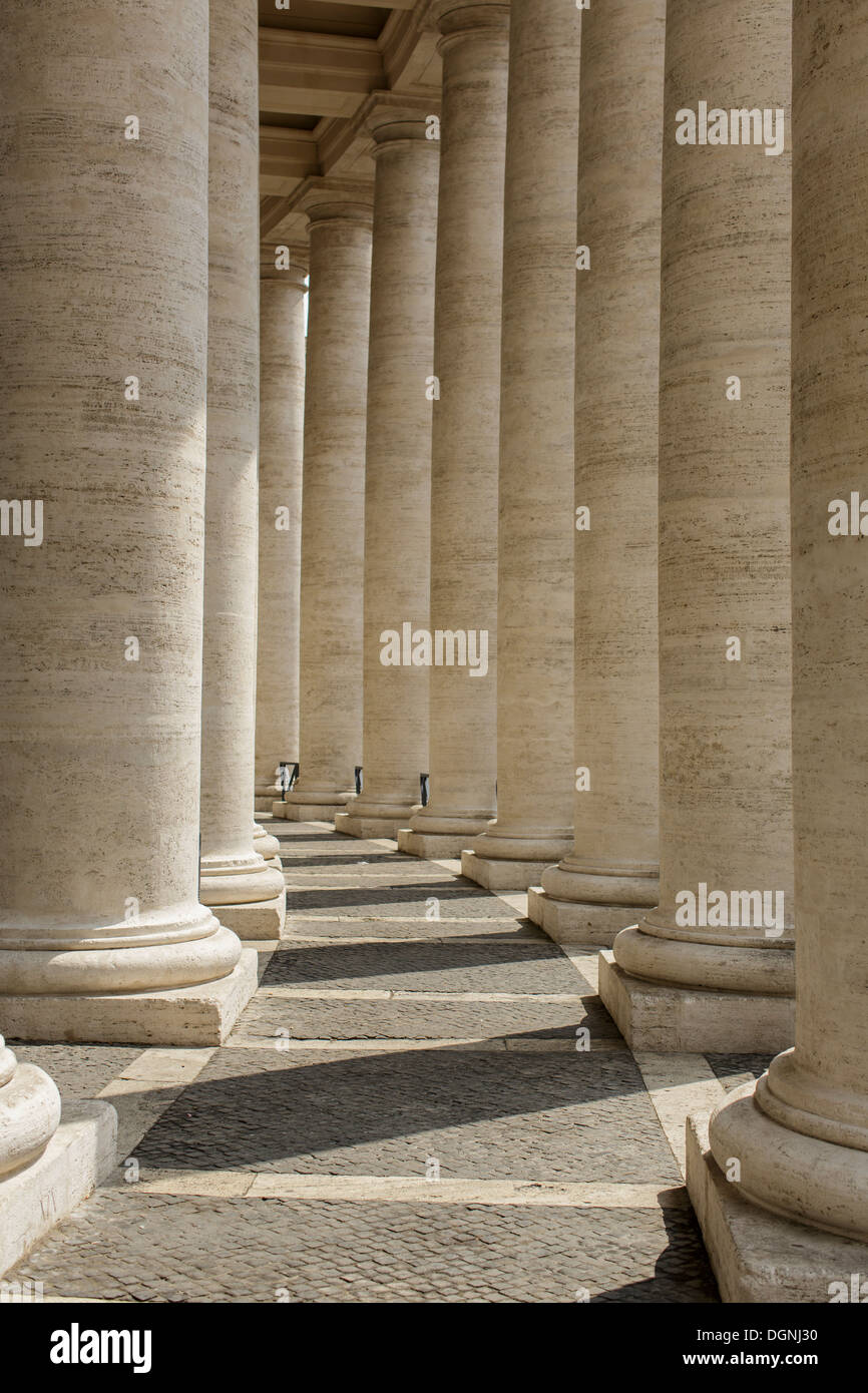External colonnade hi-res stock photography and images - Alamy