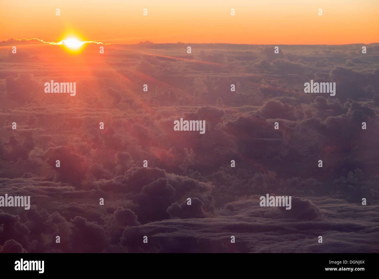 Sunrise over clouds hi-res stock photography and images - Alamy