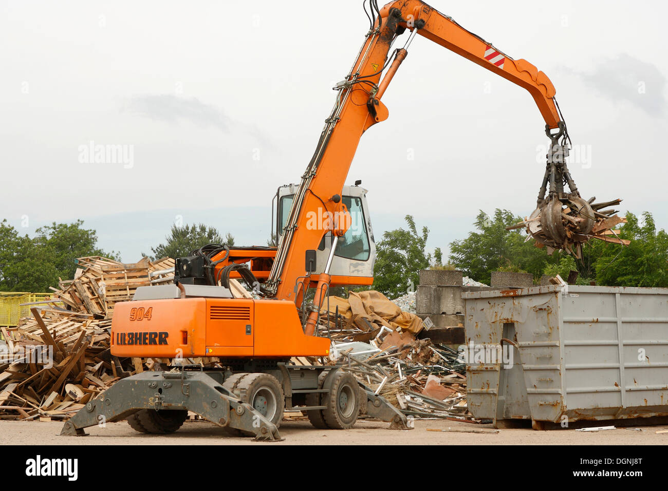 Loading a container Stock Photo - Alamy