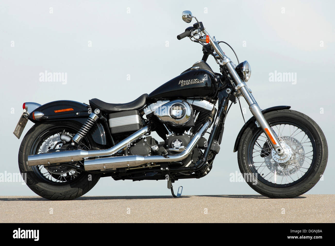 Harley Davidson Street Bob Stock Photo - Alamy