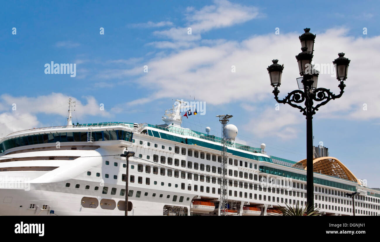 Port of cadiz hi-res stock photography and images - Alamy