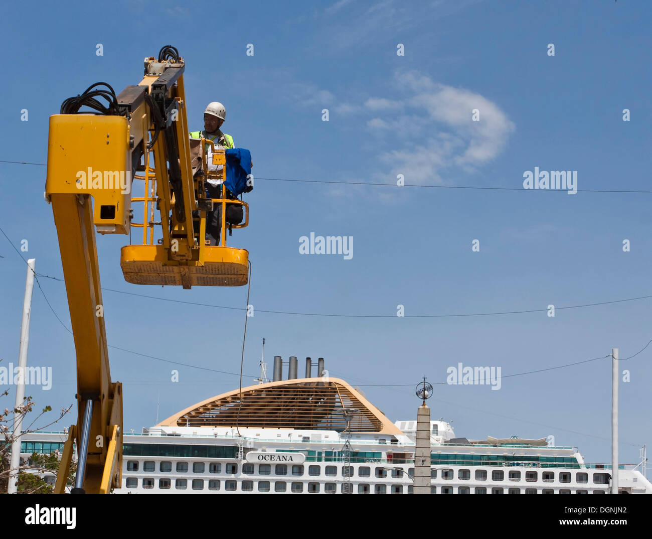 Hydraulic lift tables hi-res stock photography and images - Alamy