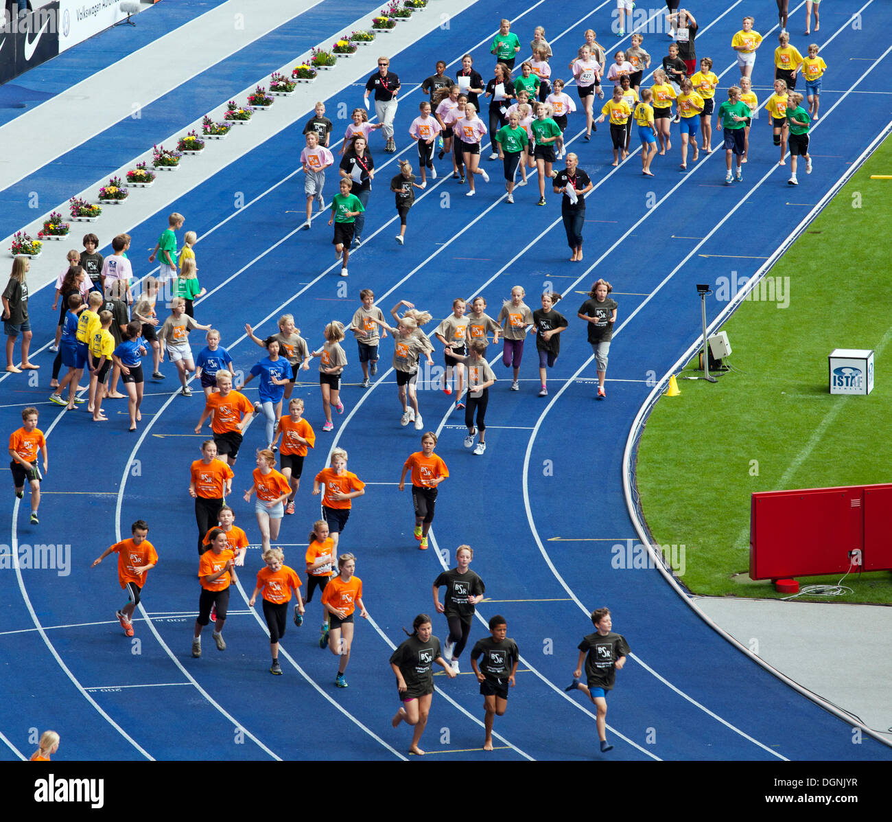 Students run in a race hi-res stock photography and images - Alamy