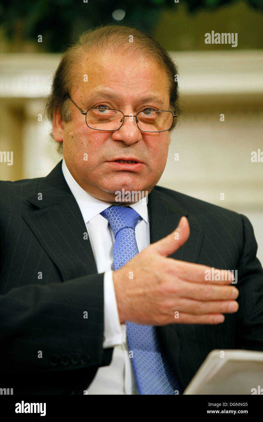 Prime Minister Nawaz Sharif of Pakistan in the Oval Office of the White ...
