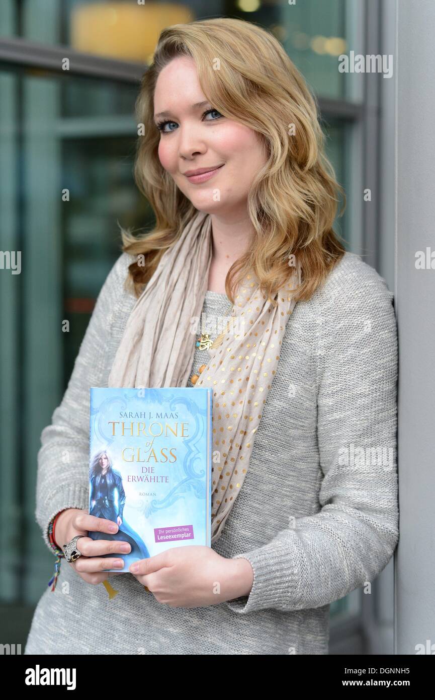 Sarah maas hi-res stock photography and images - Alamy