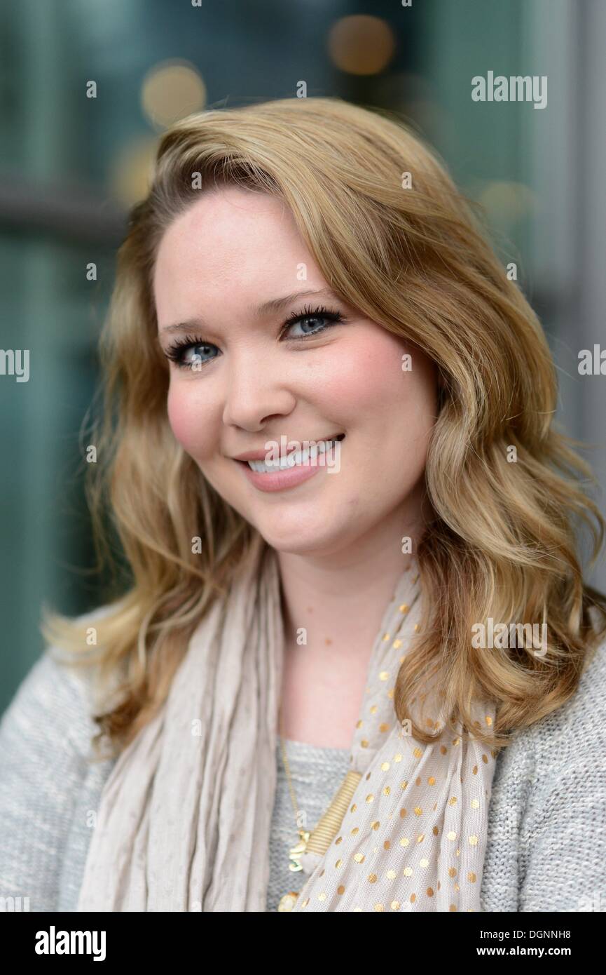 Sarah maas hi-res stock photography and images - Alamy