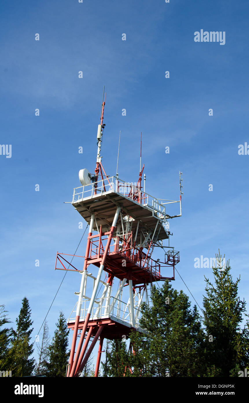 High red antenna tower hi-res stock photography and images - Alamy