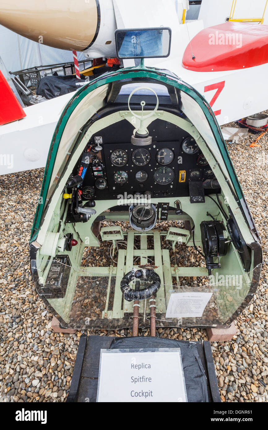Spitfire cockpit hi-res stock photography and images - Alamy