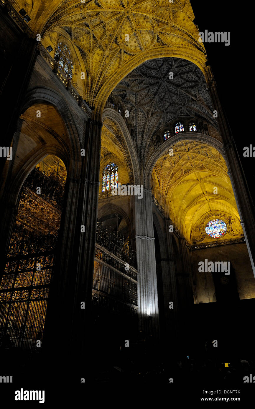 Seville cathedral interior hi-res stock photography and images - Alamy