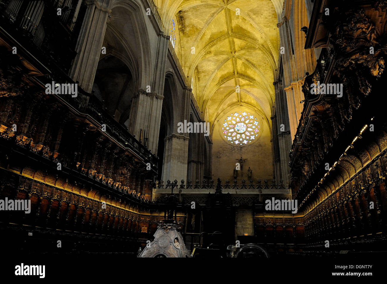Seville cathedral interior hi-res stock photography and images - Alamy