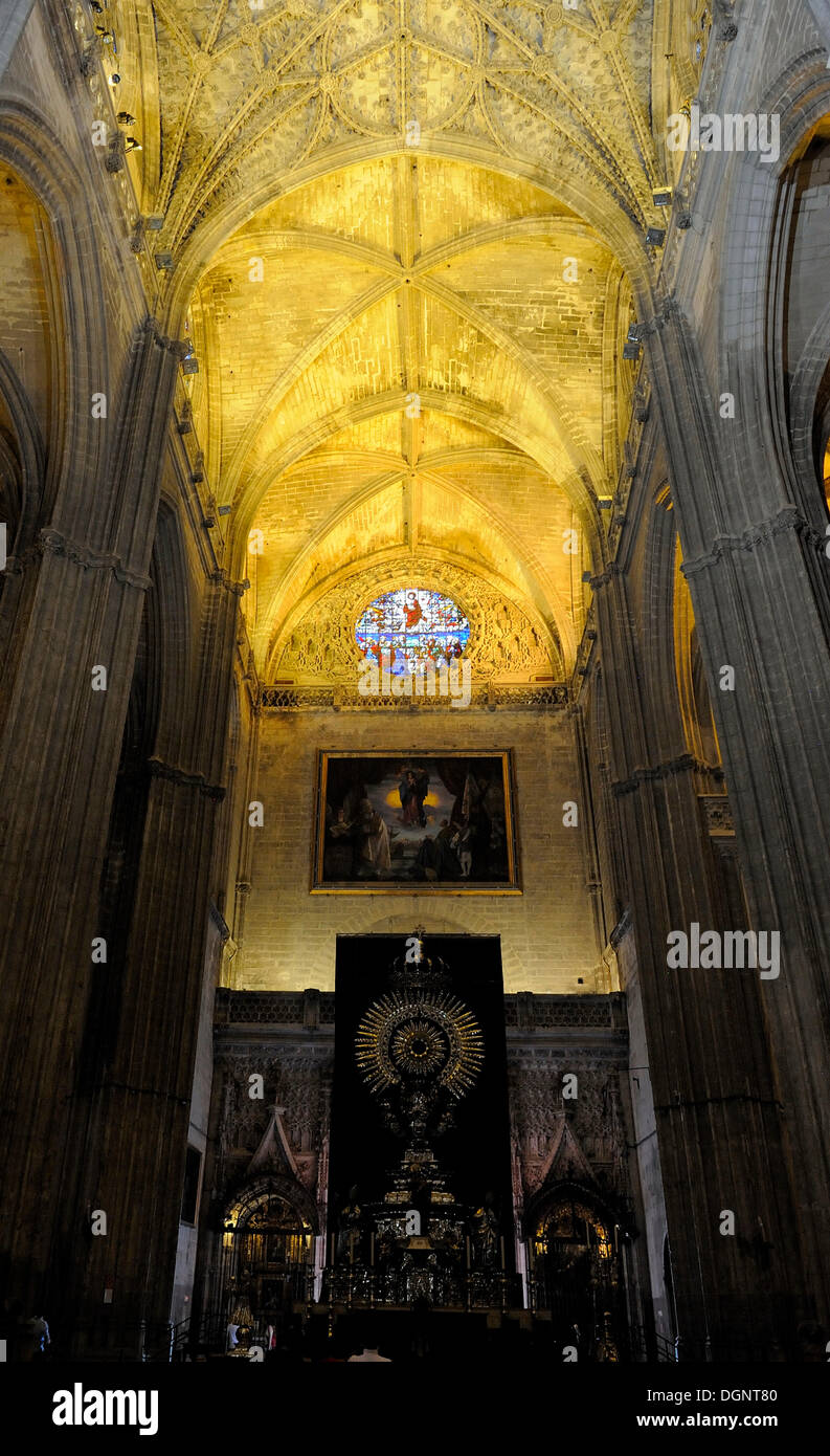 Seville cathedral interior hi-res stock photography and images - Alamy