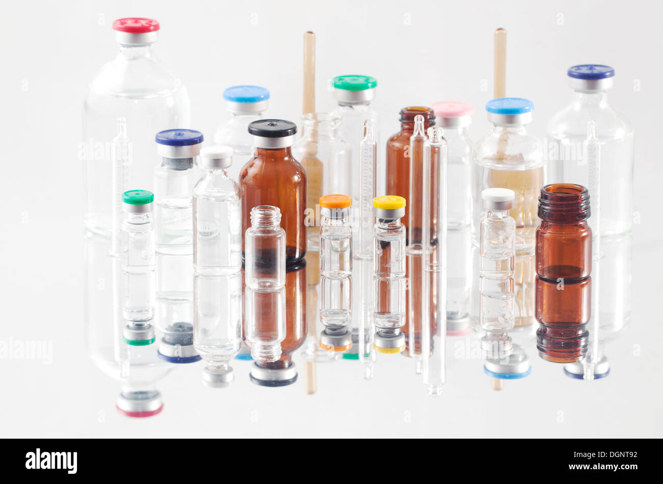 Vials red blue liquid hi-res stock photography and images - Alamy